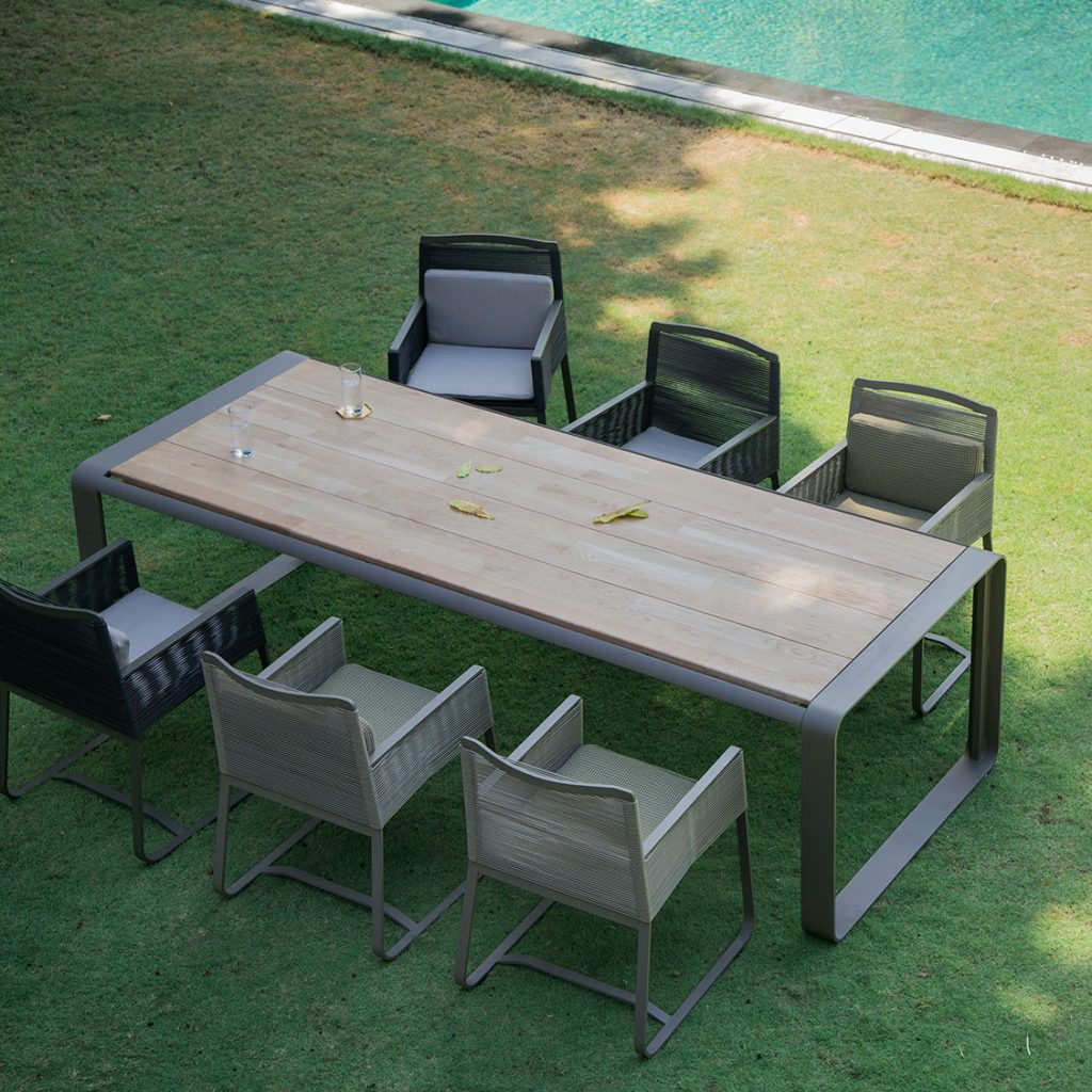 Skin XXL table | The Modern Home Company